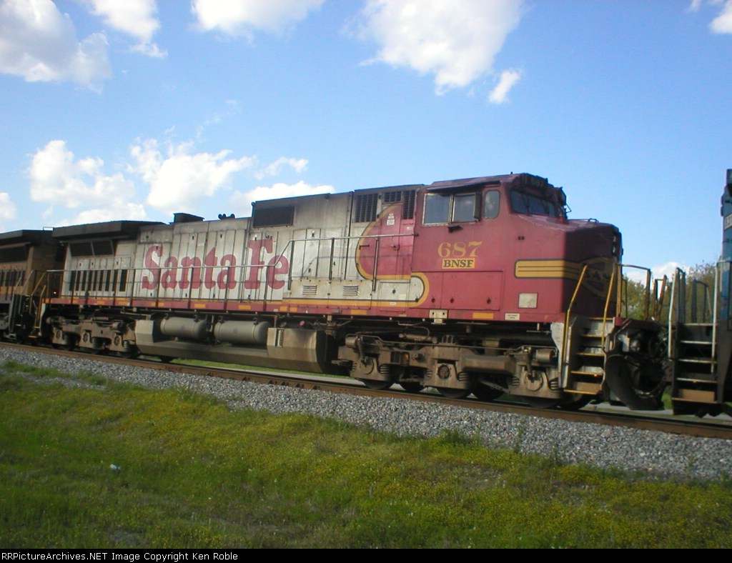 BNSF 687 in full ATSF Warbonnet